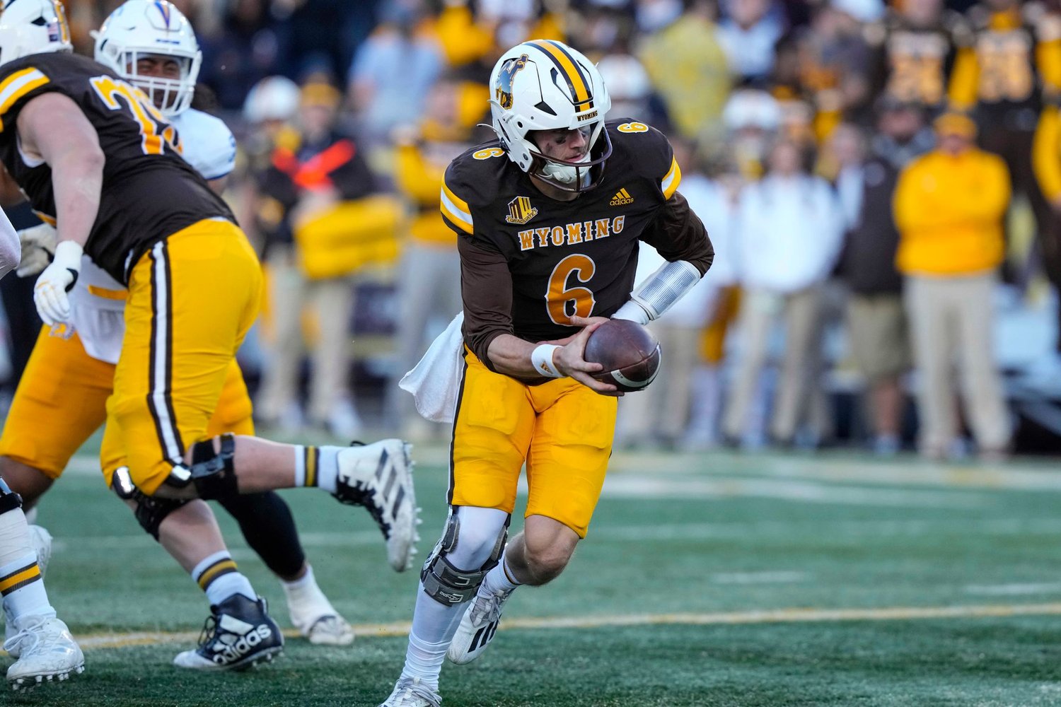 Wyoming’s Lackluster Offense Leads to a 33-16 Loss - The Wyoming Truth